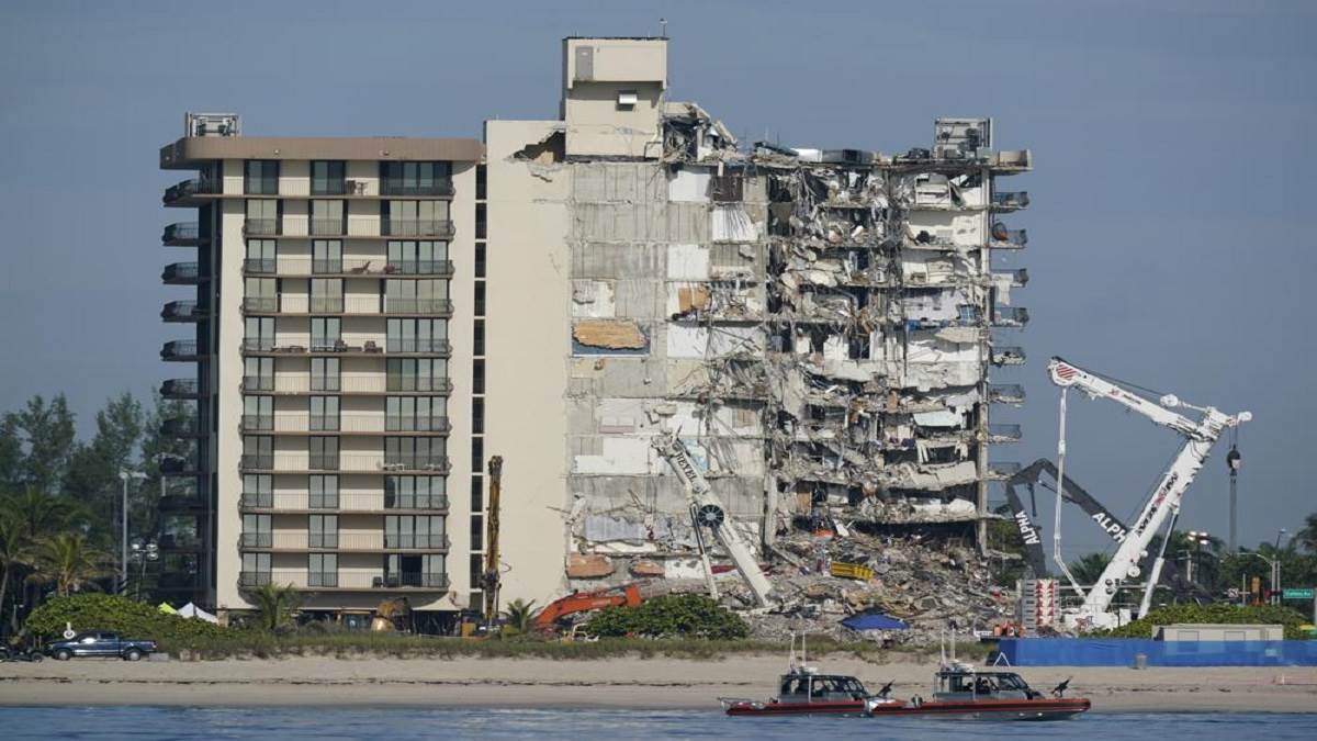 Miami Beach पर बनी इमारत के आस-पास के जगहों को कराया गया खाली, अब तक ...