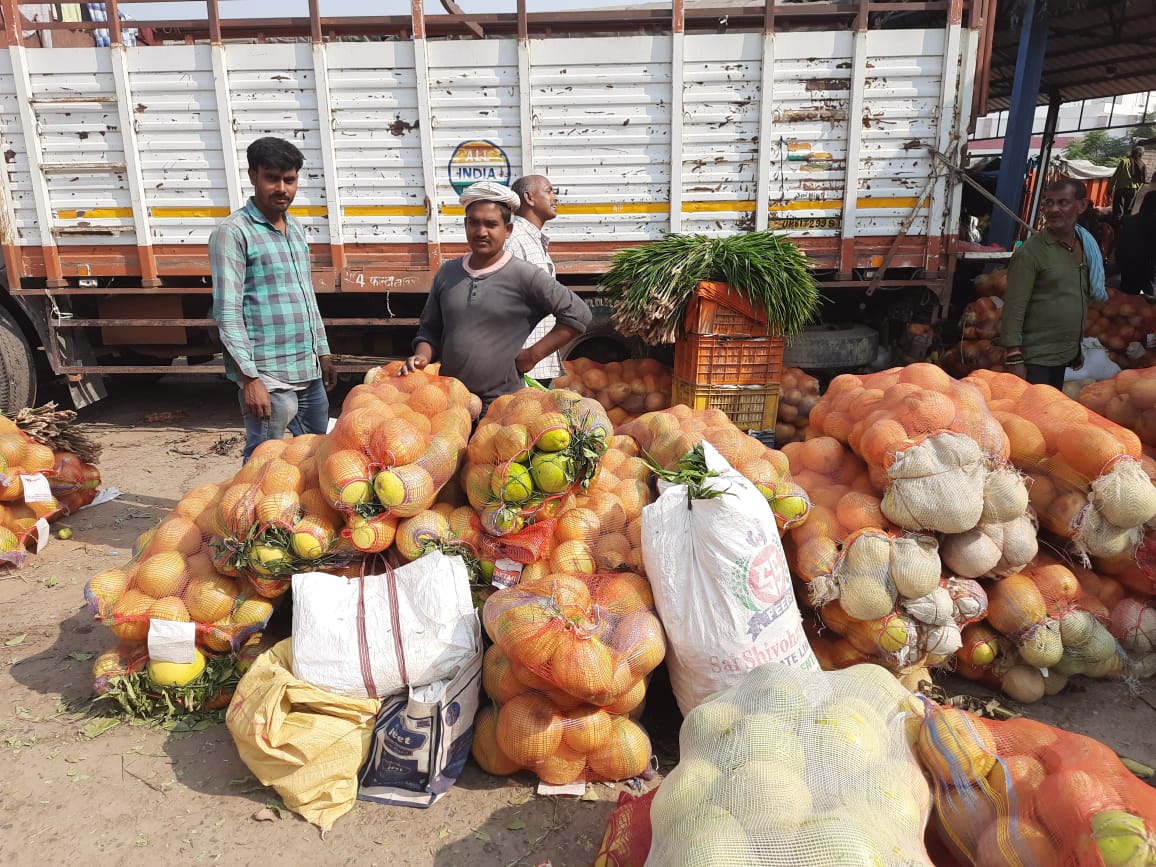 Chhath Puja 2022 : बाजार में छठ पूजन के फलों की अंतिम दिन खूब बिक्री ...