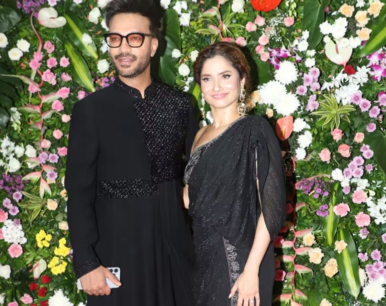 स्टाइलिश साड़ी में रकुल प्रीत सिंह ने लगाया ग्लैमर का तड़का, Ekta ...