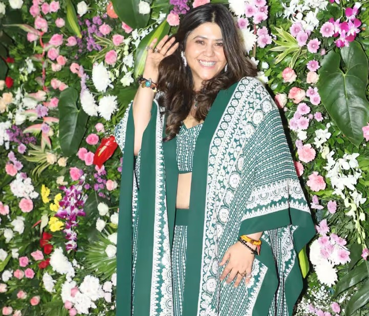 स्टाइलिश साड़ी में रकुल प्रीत सिंह ने लगाया ग्लैमर का तड़का, Ekta ...