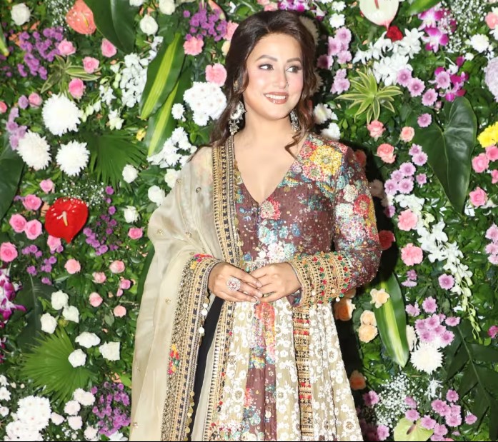 स्टाइलिश साड़ी में रकुल प्रीत सिंह ने लगाया ग्लैमर का तड़का, Ekta ...