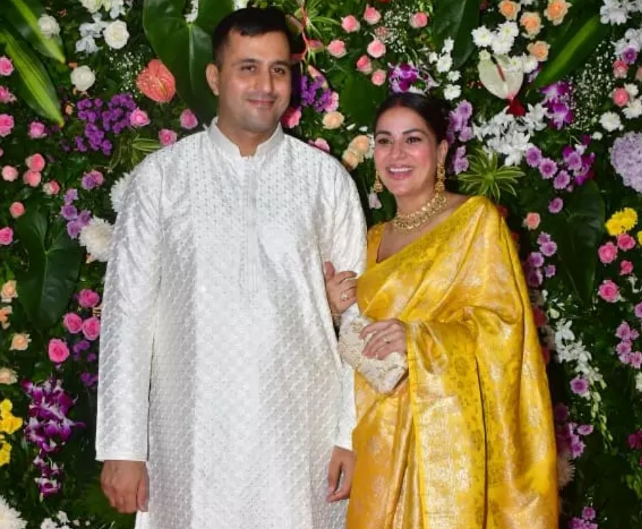 स्टाइलिश साड़ी में रकुल प्रीत सिंह ने लगाया ग्लैमर का तड़का, Ekta ...