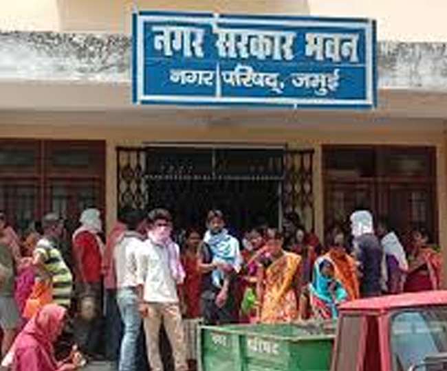 जमुई नगर परिषद में नियमों को ताक पर रख हो रहा कार्य वरीय पदाधिकारियों की भी नहीं है नजर - Work ...