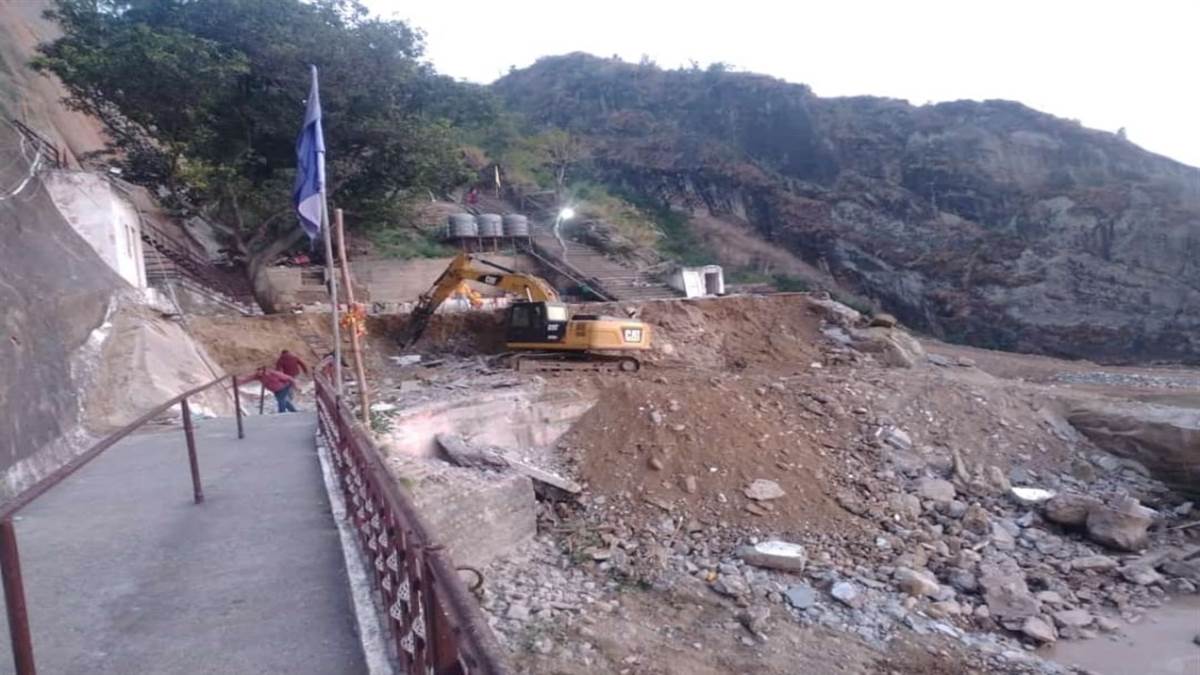 Pathankot: मुक्तेश्वर धाम को डूबने से बचाने के लिए सेफ्टी वाल बनवाएगा ...