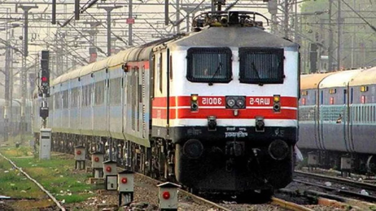 Indian Railways: कोहरे व मौसम की खराबी से बरेली से गुजरने वाली 12 ...