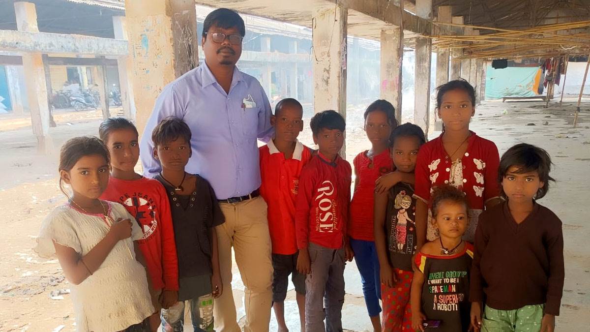 Jharkhand's Library Man: मन की बात में पीएम ने जिस संजय कच्‍छप को सराहा ...