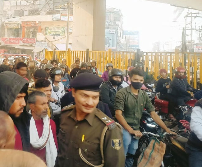 Bihar News: पटना के राजीव नगर चौक पर घंटों जाम, महिला का कांस्‍टेबल पर ...