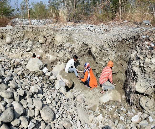 गौला के पांच हजार मजदूरों की रात ठंड में कटेगी और कंबल गर्मियों में ...