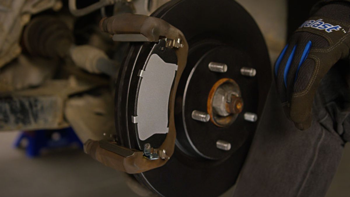 घर बैठे ऐसे चेंज करें कार का Break Pad Rotors, समय के साथ बचेगा मकैनिक ...