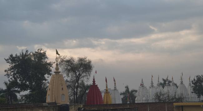 तेज धूप से लोगों के खिले चेहरे, शाम को फिर से छाए बादल - cloud after ...