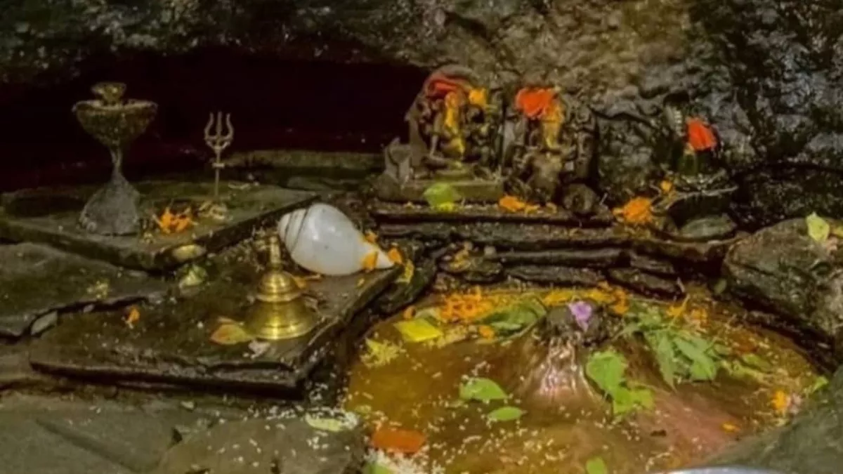 Patal Bhuvaneshwar: करना चाहते हैं देवों के देव महादेव के दर्शन, तो एक ...