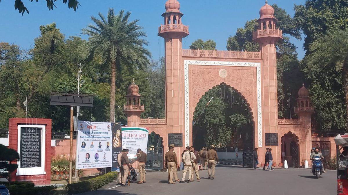 Aligarh News: एएमयू के वीआइपी गेस्ट हाउस में शूटिंग कराने पर आपत्ति ...