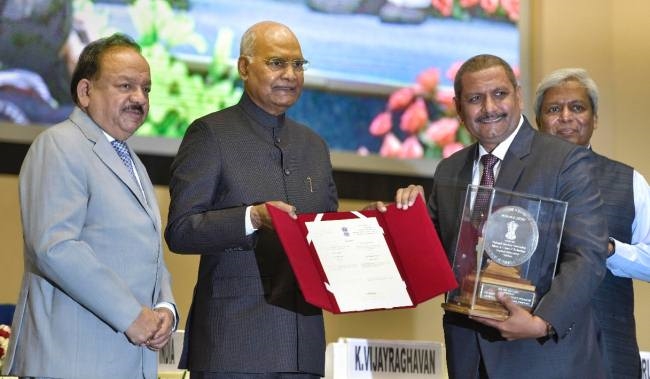 दीपक शर्मा को मिले दो राष्ट्रीय पुरस्कार - Deepak Sharma got two ...