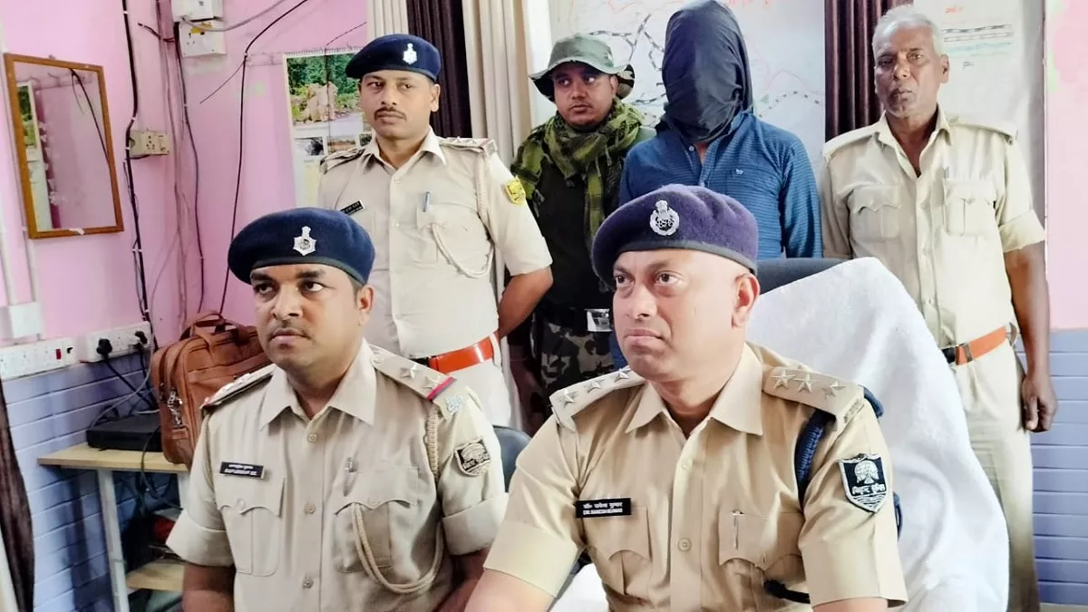 Jamui Crime: सोहित हत्याकांड का मुख्य आरोपी सुरेंद्र मंडल धनबाद से गिरफ्तार, कई मामलों में तलाश ...