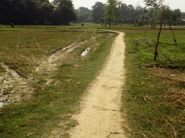 बरसात के दिनों में जीवन हो जाता नारकीय