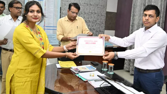 Buxar News: लोक सेवा में लगातार 8वीं बार बिहार का सिरमौर बना बक्सर ...