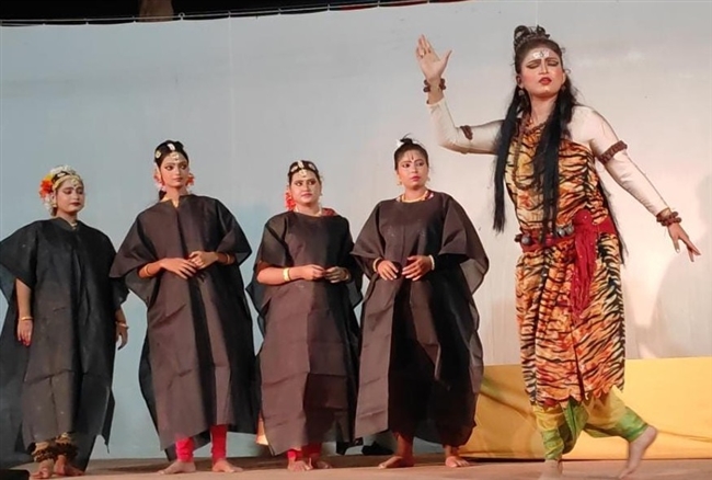 परम पुरुष हैं अनंत शक्तिशाली : सर्वेश्वरानंद - Param Purush is ...