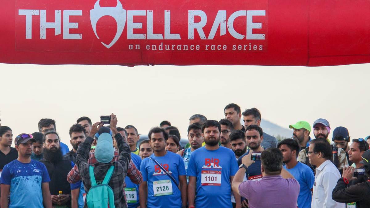 बीड़ बिलिंग में हुआ 'The Hell Race' का आयोजन, धावकों ने हनुमानगढ़ चोटी ...