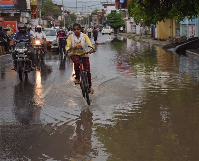 Varanasi Weather Upate बारिश ने तोड़ दिया 12 साल का रिकाॅर्ड, अभी तक ...