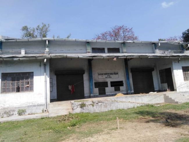 बदहाली की स्थिति में है खाद्य एवं उपभोक्ता संरक्षण विभाग का गोदाम ...