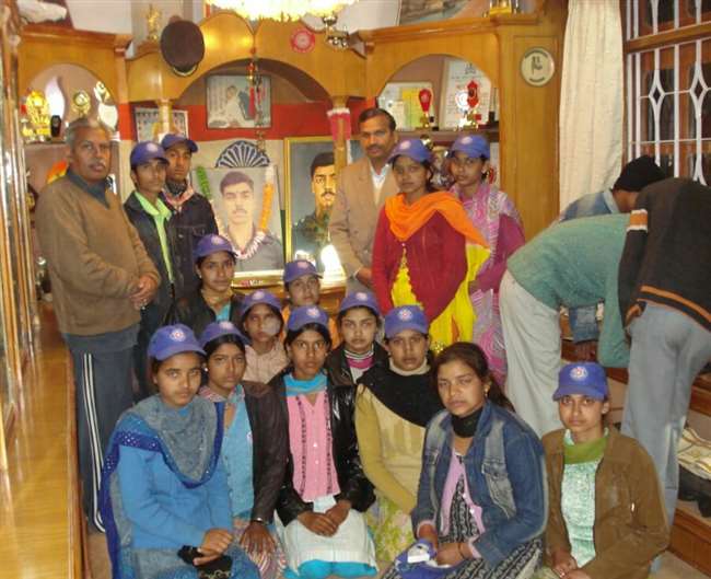 कैप्‍टन सौरभ कालिया के स्‍वजनाें ने घर में बनाया बेटे की यादाें का स् ...