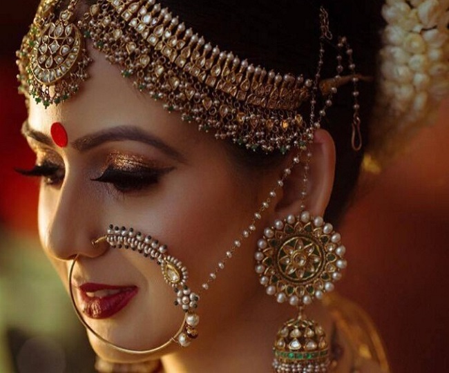 Hindu Rituals: क्यों अंतिम संस्कार से पहले सुहागिनों का किया जाता है 16 ...