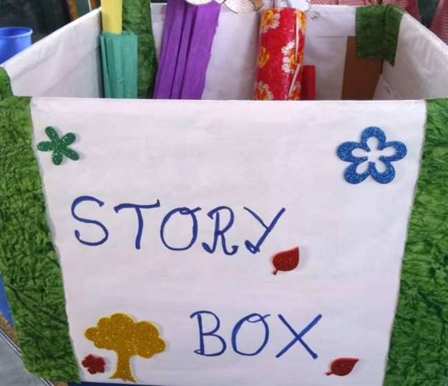 Education : बच्चों को पसंद आ गया मैडम का स्टोरी बॉक्स वाला आइडिया ...