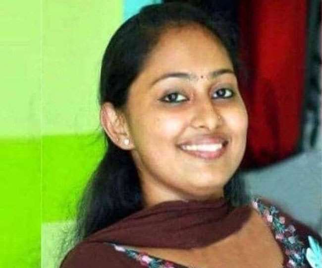 अमेरिका में भारतीय नर्स मेरिन जॉय की अस्पताल के बाहर चाकू मारकर हत्या ...