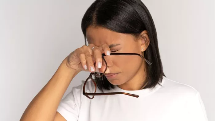 Eye Flu: बिना डॉक्टर की सलाह के न करें आई फ्लू का इलाज, इलाज से लेकर बचाव तक जानें क्या कहते हैं ...