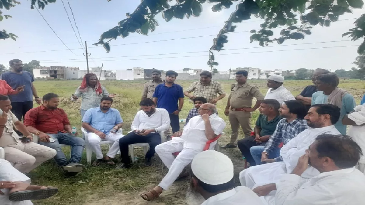 मेरठ: अब्दुल्लापुर में किसानों का कब्जा खाली कराने पहुंची एमडीए की टीम ...