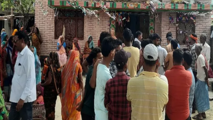 गाजीपुर में बांके से गला काटकर भतीजी को उतारा मौत के घाट, फिर खुद पर भी ...