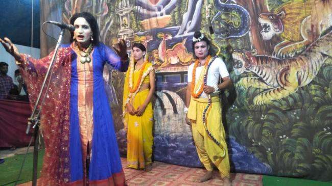 यहां कायम है आज भी पंपरा ; आठ दशक पूर्व काशी नरेश ने शुरू कराई थी ...