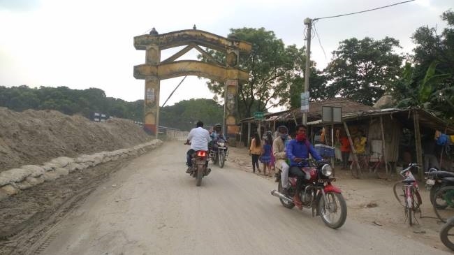 बगहा अनुमंडल की हुई किलेबंदी, आने-जाने वाले हर व्यक्ति पर प्रशासन की ...