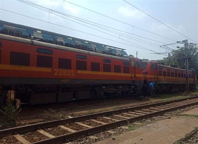 मेक इन इंडिया की तर्ज पर दस हजार हार्स पाॅवर क्षमता का डब्ल्यूएपी-4 ...