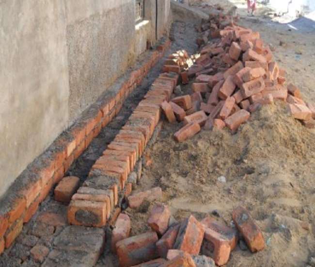 Work of Non-Performance Grant : नाली निर्माण में प्रयोग होने वाली ईंटों ...