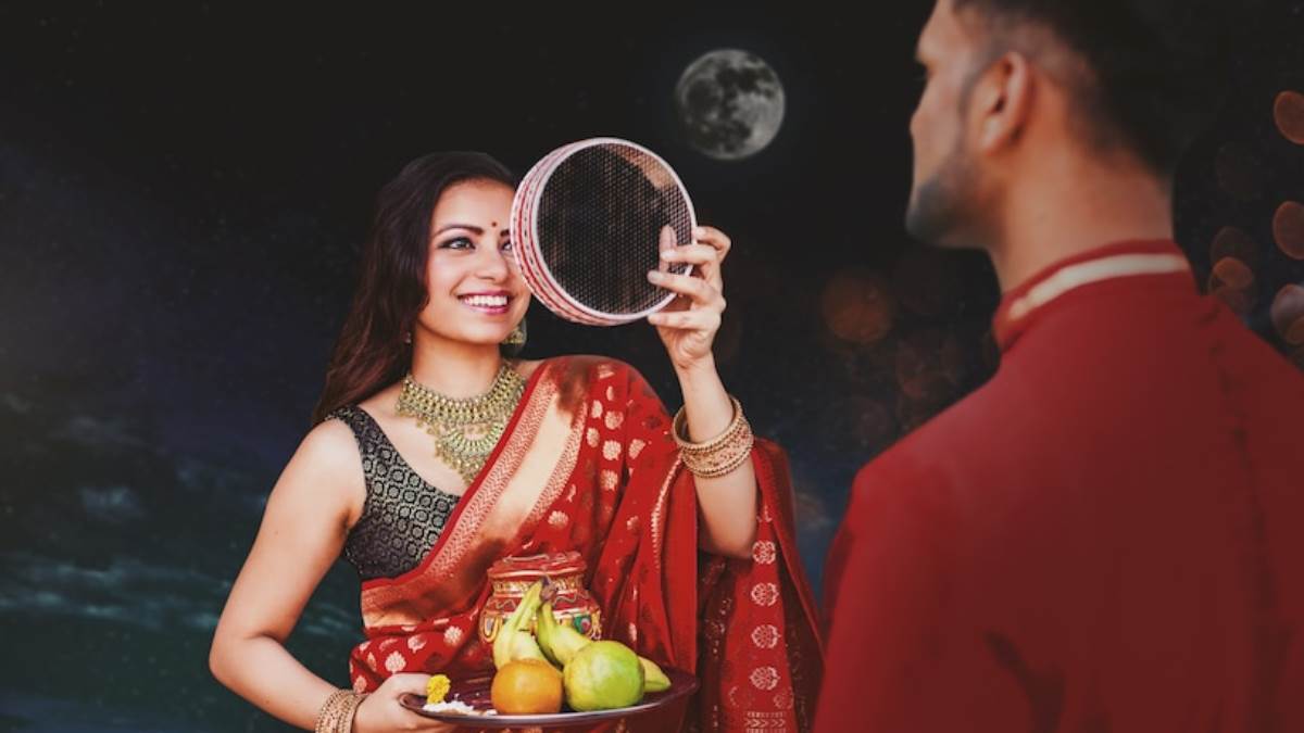Karwa Chauth 2022: करवा चौथ के दिन राशि के अनुसार पहनें इस रंग के ...