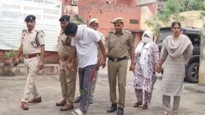 हरियाणा में छात्र से बर्बरता: उल्टा लटकाने पर प्रिंसिपल और बस चालक ...