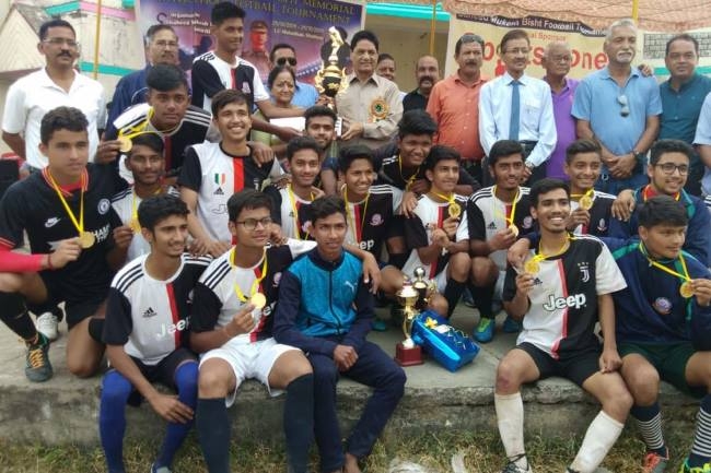 डीएवी ने जीती फुटबॉल प्रतियोगिता - mukesh bisht football turnament ...