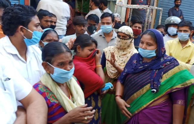 खटीमा की मछली और सब्जी मंडी पर चली जेसीबी - JCB runs on fish and ...