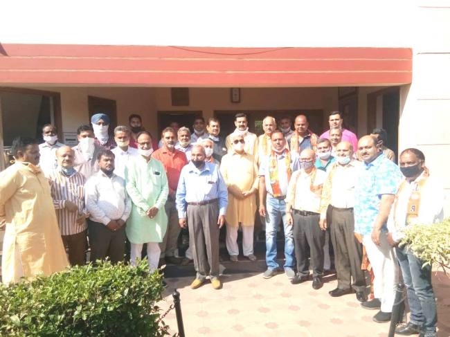 सुनील दत्त पराशर साथियों समेत भाजपा में शामिल - Sunil Dutt Parashar ...