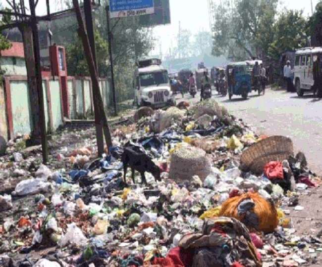 मुजफ्फरपुर में सफाई के दावों की पोल खोल रहा सड़कों पर जमा कचरा ...