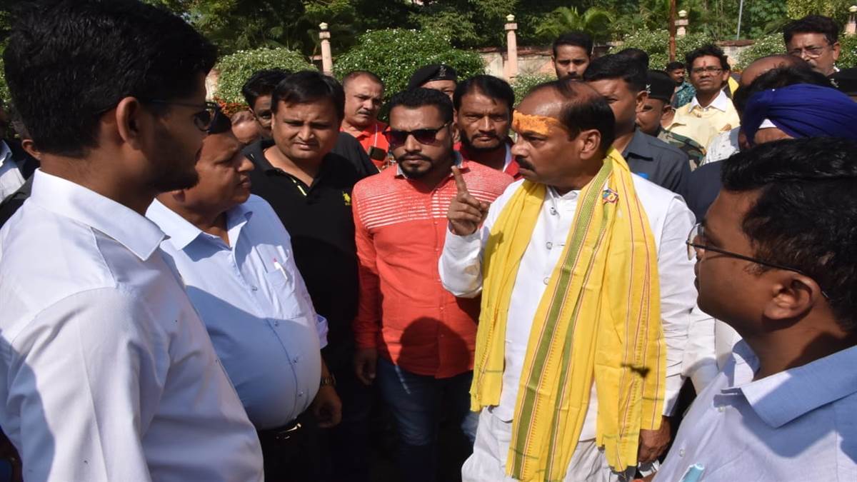 Chhath Puja Controversy : गरजे रघुवर, कहा-सांस्कृतिक कार्यक्रम रोका तो ...