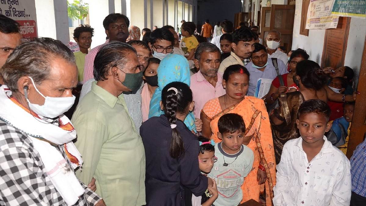 Kanpur में डेंगू के लक्षण वाले बुखार पीड़ितों से पटी ओपीडी व इमरजेंसी ...