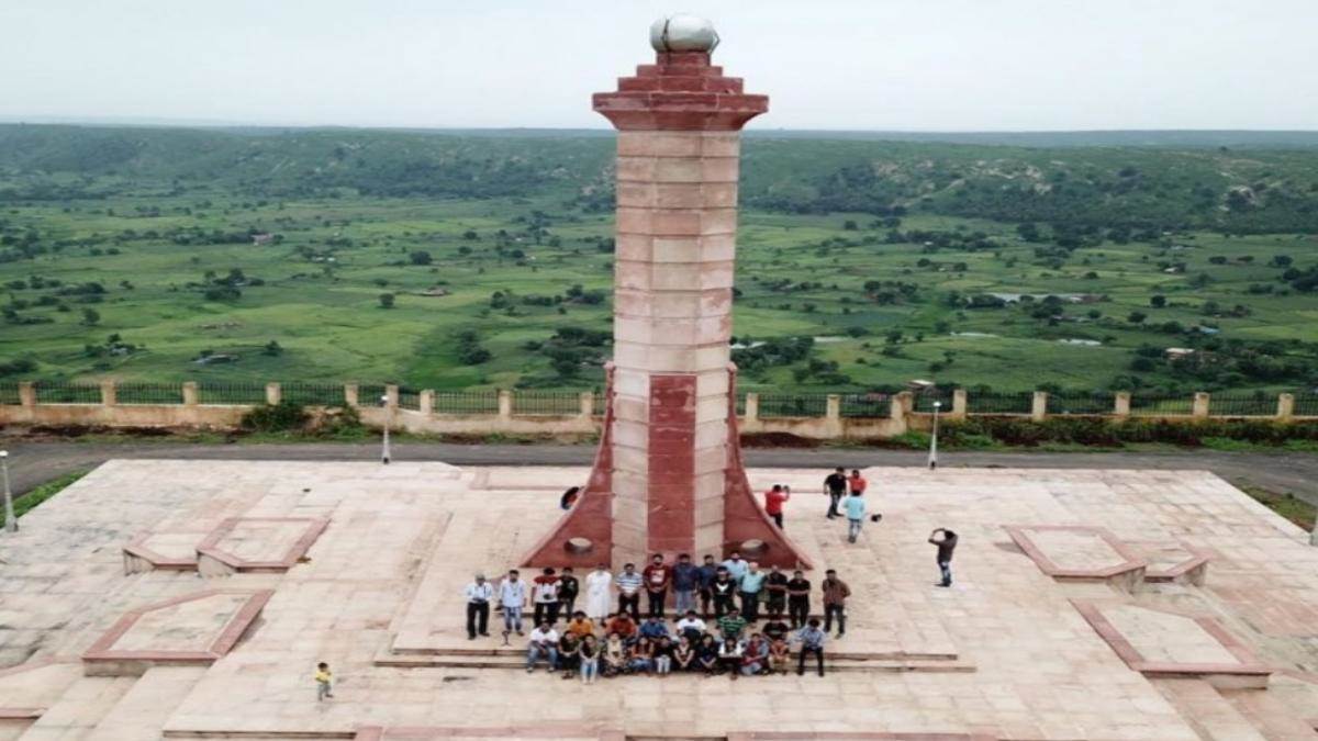 Rajasthan News: मानगढ़ धाम को मिलेगा राष्ट्रीय स्मारक का दर्जा, पीएम मोदी एक लाख आदिवासियों को ...