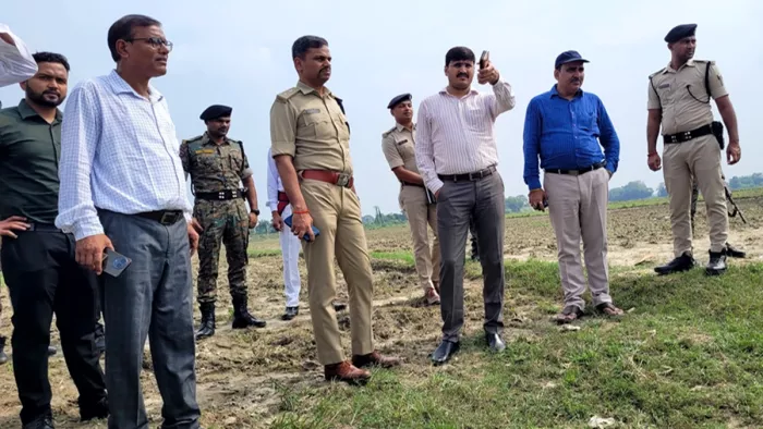 Katihar News: छठ घाट पर एक साथ पहुंचे कटिहार के डीएम और एसपी, फिर ...