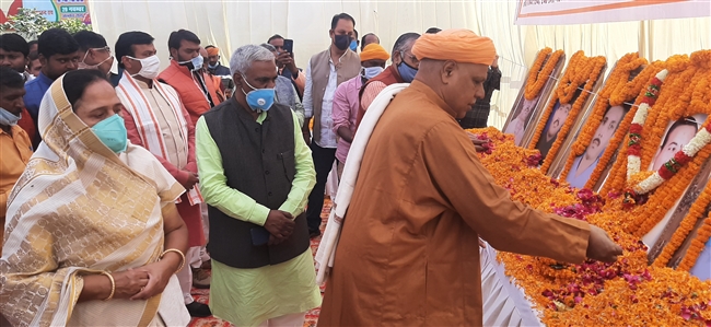 विधायक कृष्णानंद राय व साथियों को अर्पित की श्रद्धांजलि - Tribute paid ...