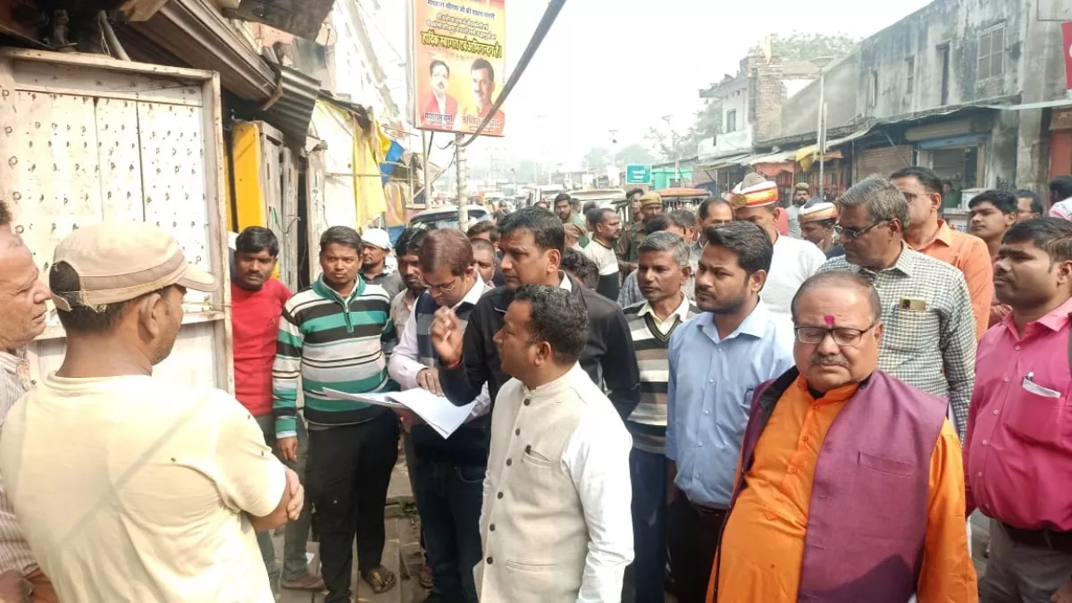 Ayodhya: डीएम ने दूर किया रामपथ निर्माण का गतिरोध, चौड़ीकरण को लेकर ...