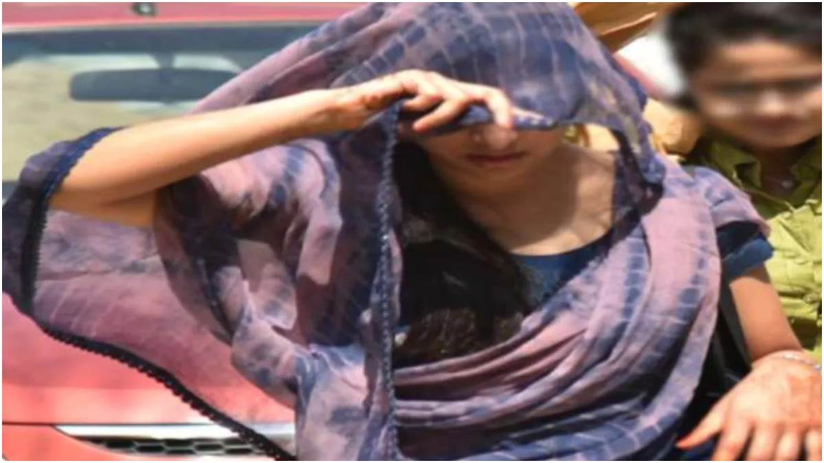 रूम में मिलने पहुंचे थे प्रेमी-प्रेमिका, लोगों ने बाहर से बंद किया ...