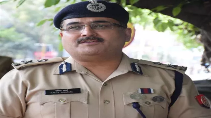Ramit Sharma: बरेली में तस्कर, माफियाओं का गुरूर तोड़ने वाले IPS का तबादला, डाॅॅ राकेश सिंह ...