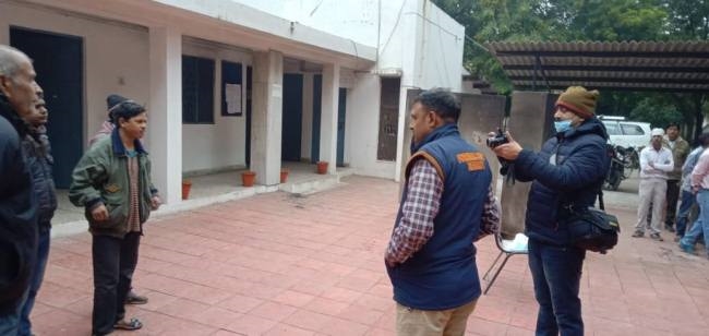 विधि विज्ञान प्रयोगशाला की टीम ने जुटाए नमूने, पुलिस ने कब्जे में ली ...